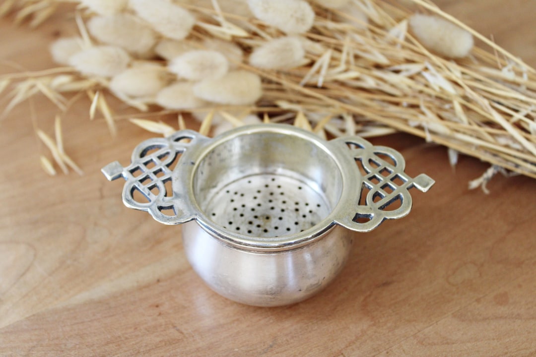 Old English Silver-plated Metal EPNS Tea Strainer With Its Support ...