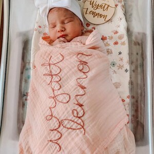 Hand Embroidered Baby Name Swaddle // Muslin Blanket - Etsy