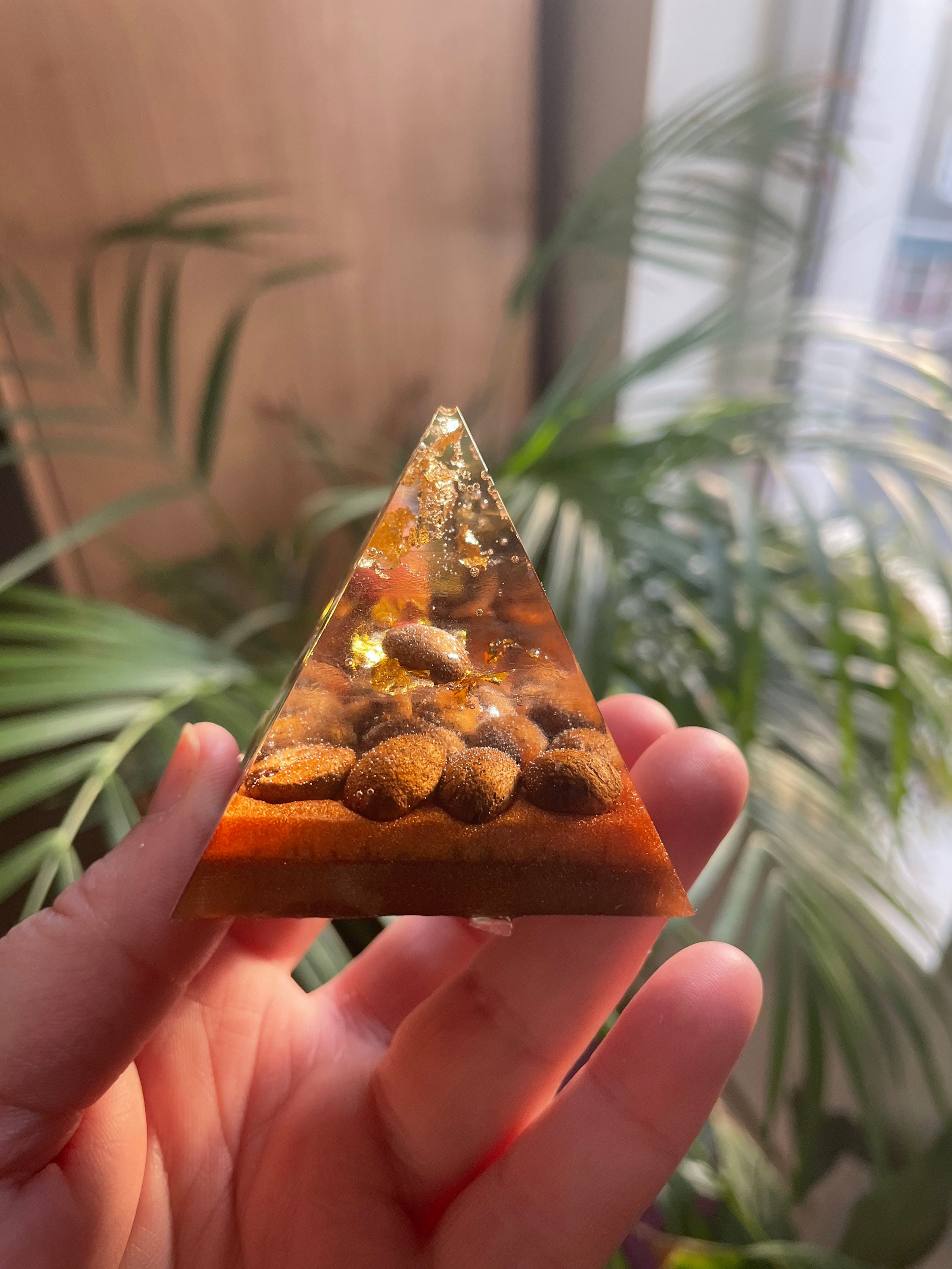 Home Décor Ornaments & Accents Gold Resin Pyramid Paperweight Home ...