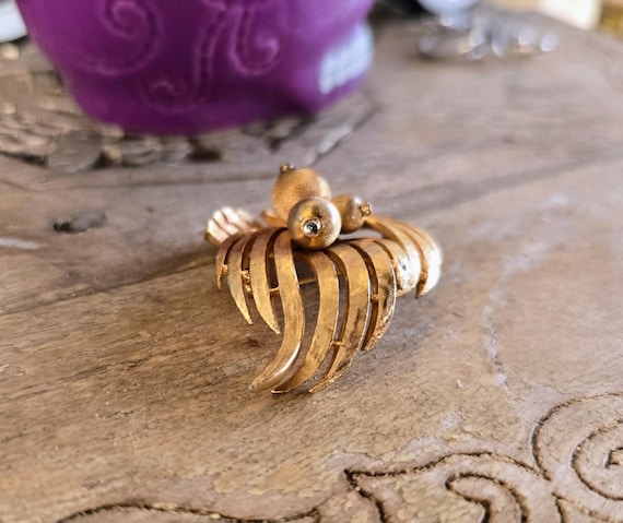 Vintage Coro Gold Toned Mid Century Brooch: Pinwheel … - Gem