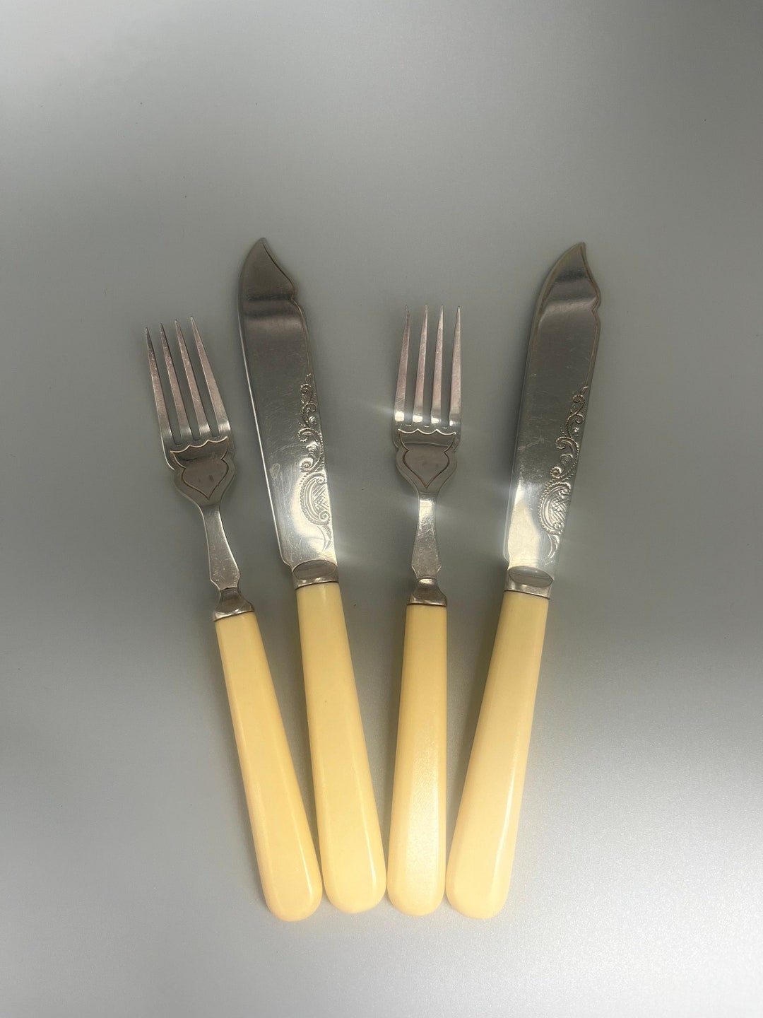 Six Vintage EPNS Stainless Steel Fish Cutlery / Flatware With Celluloid ...