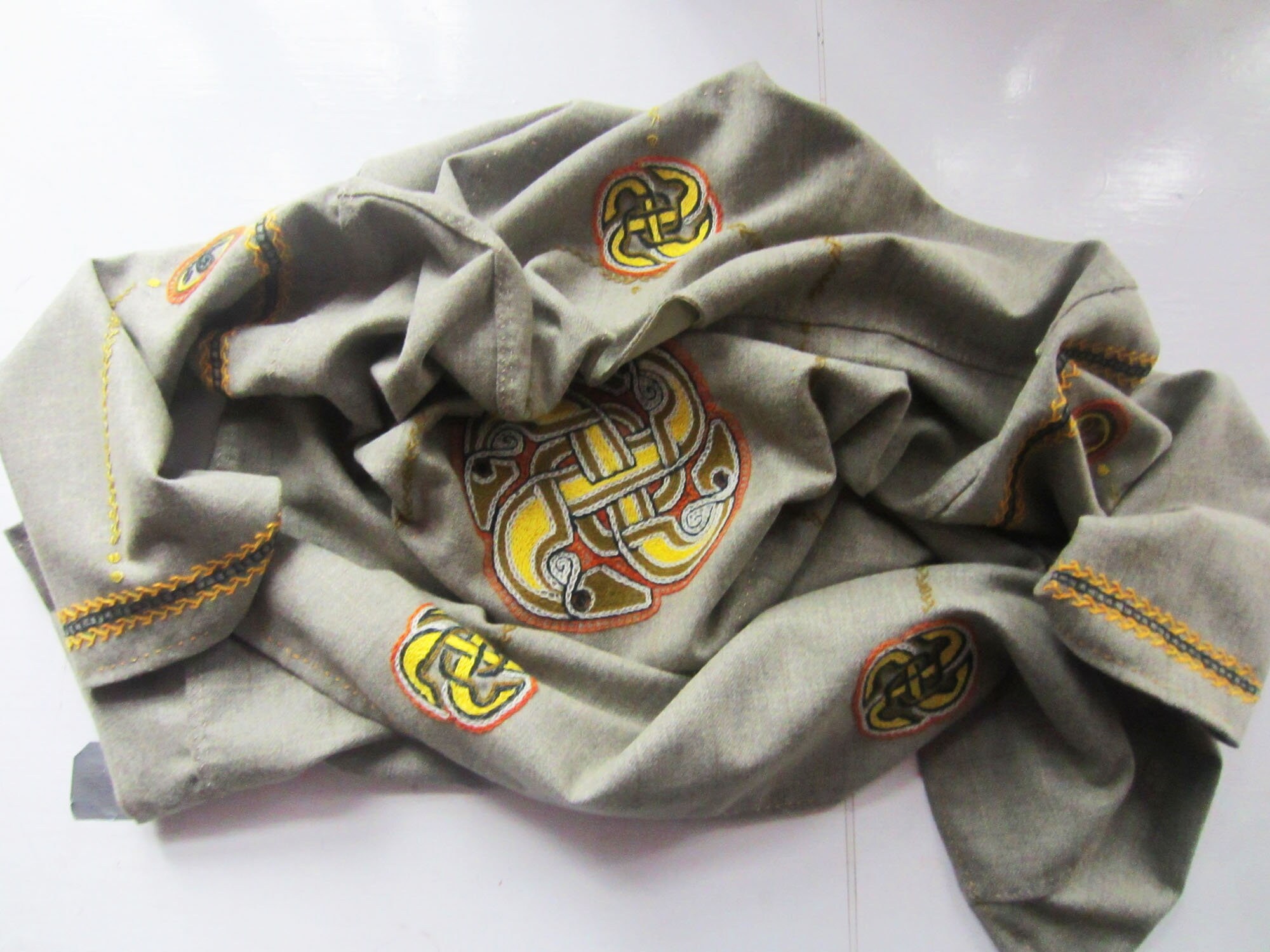 The Beautiful Woollen Tunic, 4 Horses of God Frey, Historical Pattern ...