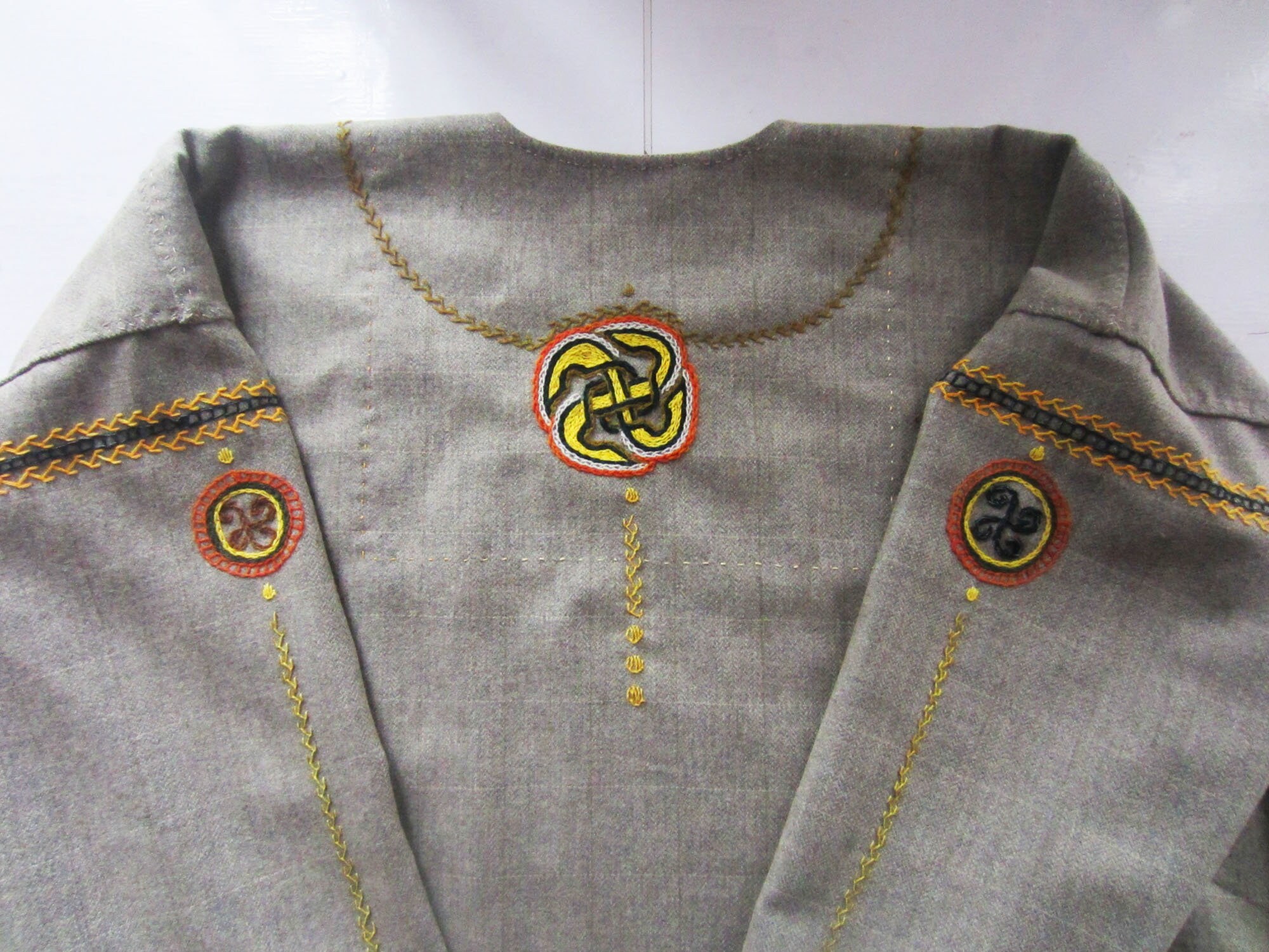 The Beautiful Woollen Tunic, 4 Horses of God Frey, Historical Pattern ...