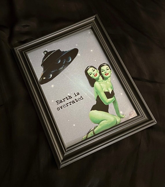 Alien UFO Pulp Art / Pin up Print - Etsy