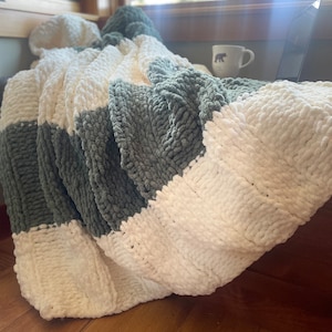 Chunky Knit Blanket Pattern | Beginner Friendly Knit Throw Blanket ...