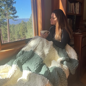 Chunky Knit Blanket Pattern | Beginner Friendly Knit Throw Blanket ...