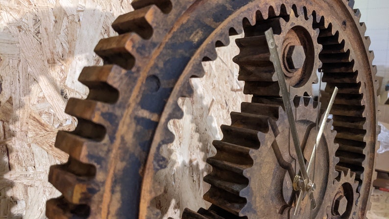 Rusting Cast Iron Gear Box Freestanding Clock - Etsy