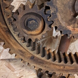 Rusting Cast Iron Gear Box Freestanding Clock - Etsy