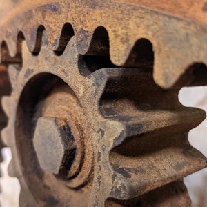 Rusting Cast Iron Gear Box Freestanding Clock - Etsy