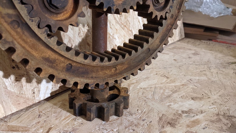 Rusting Cast Iron Gear Box Freestanding Clock - Etsy