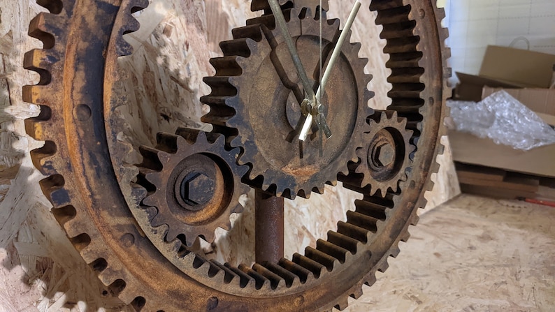 Rusting Cast Iron Gear Box Freestanding Clock - Etsy