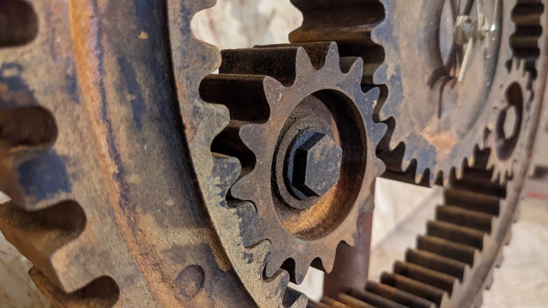 Rusting Cast Iron Gear Box Freestanding Clock - Etsy