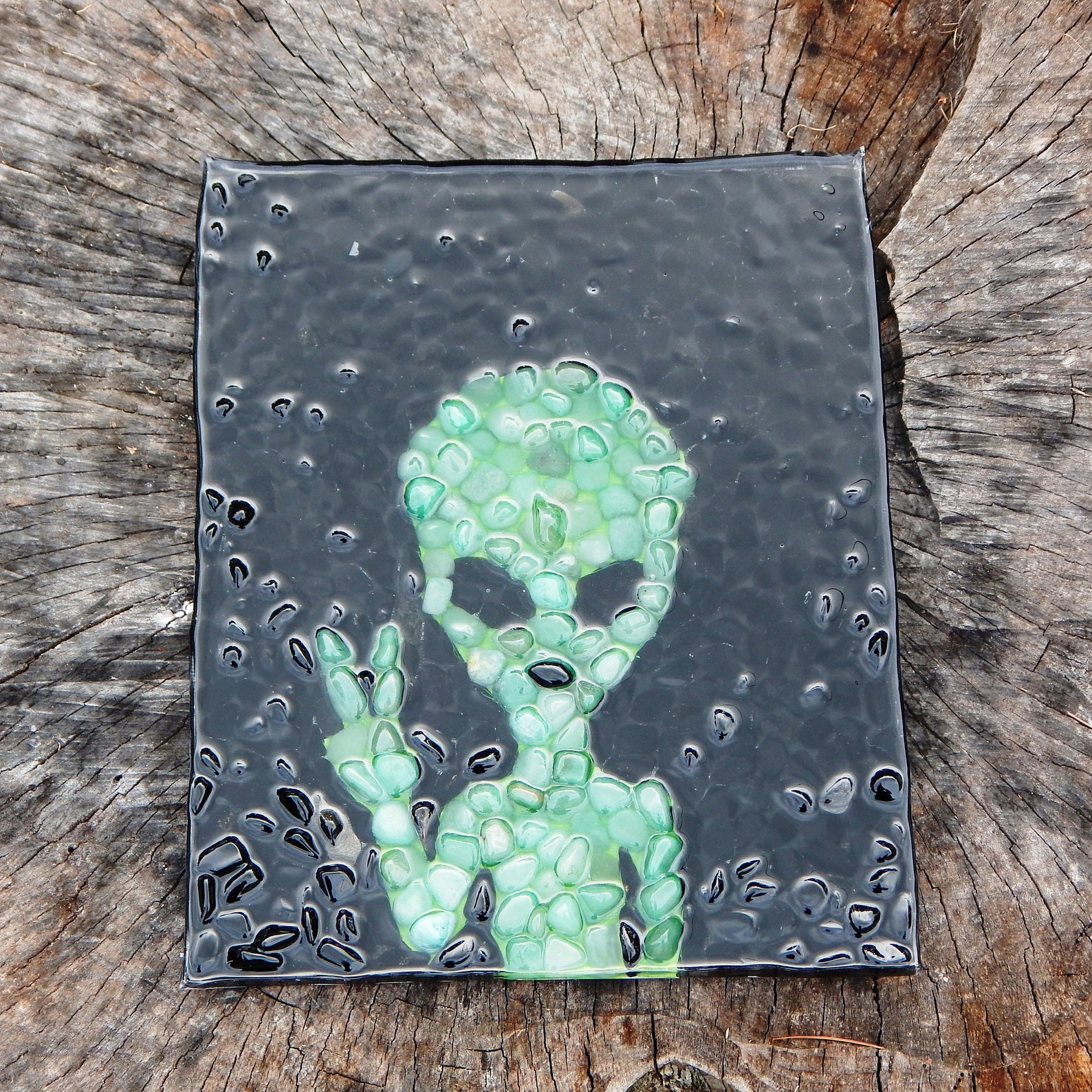 Picture 8 X 10 Alien crystals and resin | Etsy