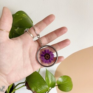 REAL FLOWER KEYCHAIN| Real Purple Daisy Pressed Flower Keychain - Etsy