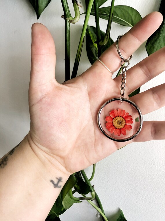 REAL FLOWER KEYCHAIN real pink daisy pressed flower keychain | Etsy