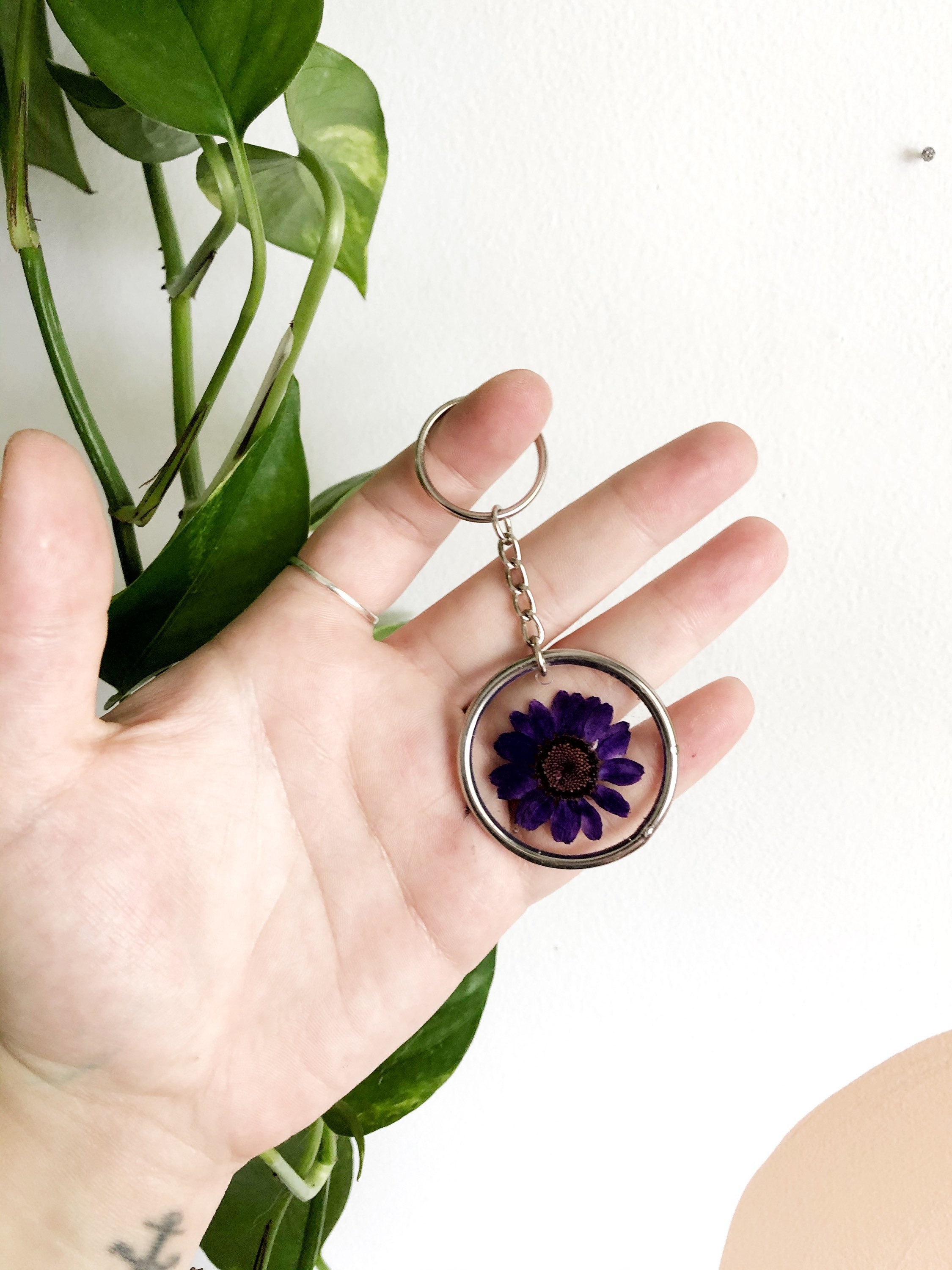 REAL FLOWER KEYCHAIN Real Purple Daisy Pressed Flower - Etsy