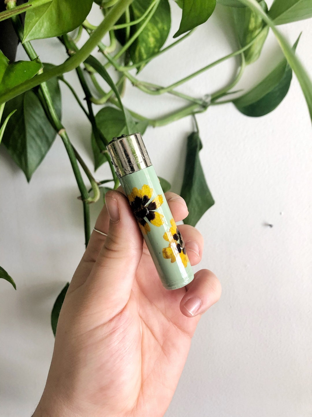 REAL FLOWER LIGHTER Green With Real Pressed Yellow Flowers Refillable ...
