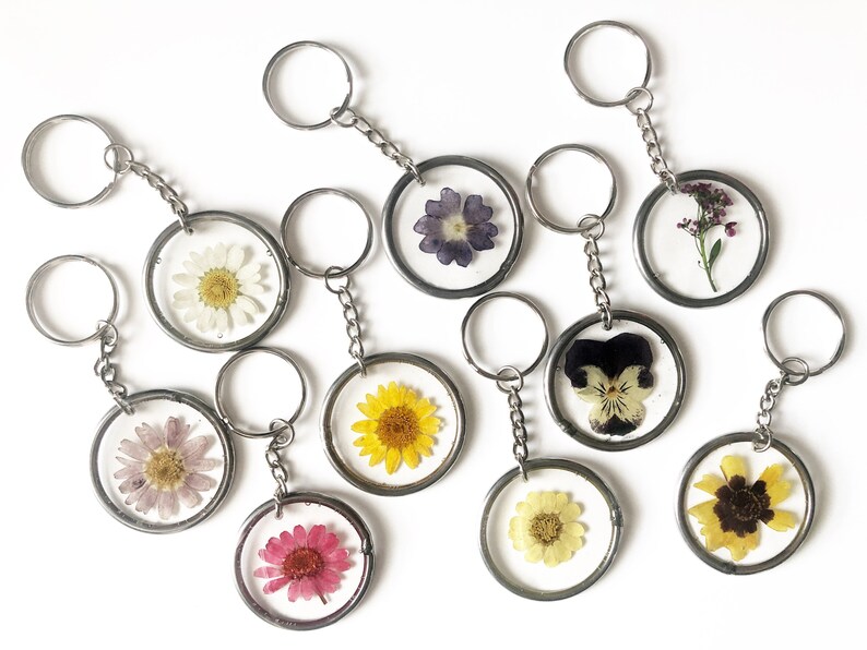 REAL FLOWER KEYCHAIN| Real Purple Daisy Pressed Flower Keychain - Etsy