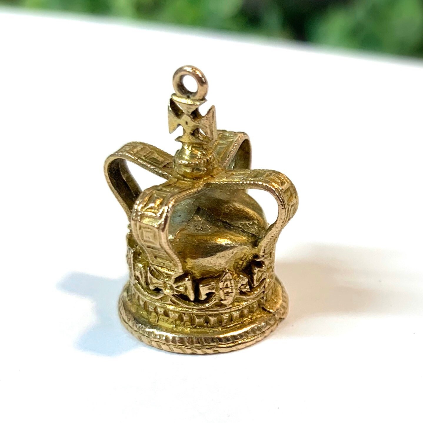 British Imperial Crown Charm in 10kt Gold - Etsy.de