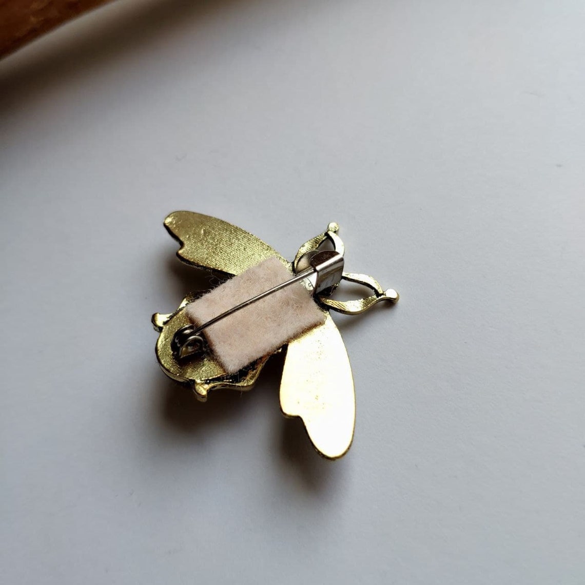 Bee brooch vintage. Bee brooch rhinestone. Collar brooch chain | Etsy