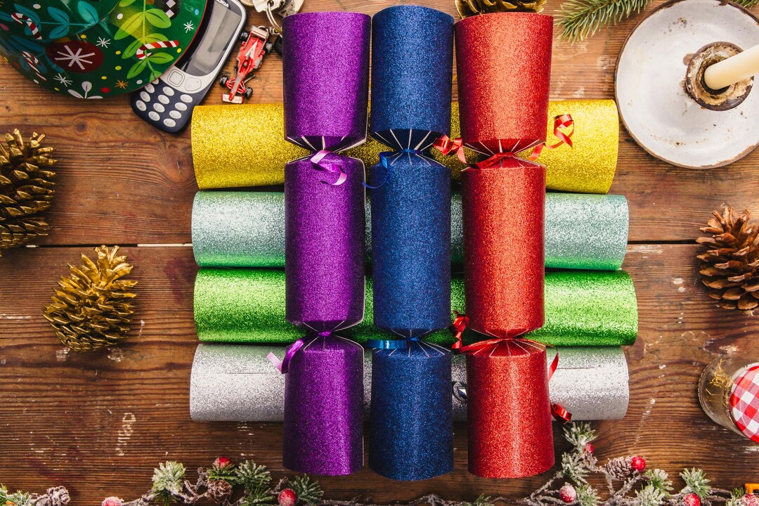 Make Your Own Christmas Cracker Kit Crackers Hats Snaps Yellow Green ...