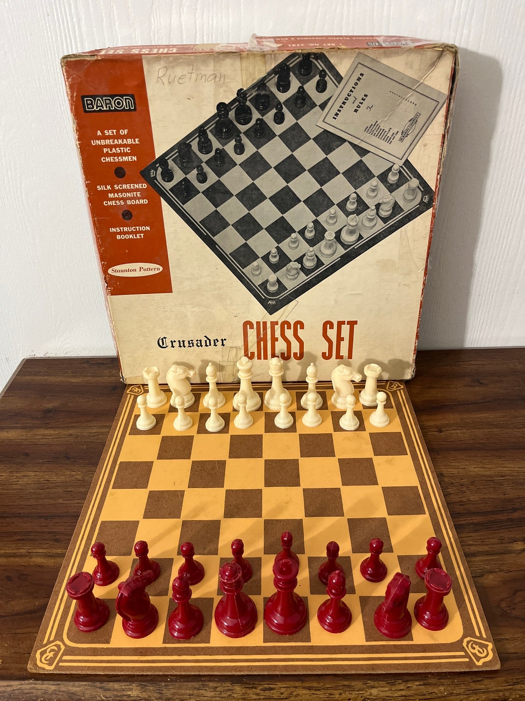 Vintage Baron Crusader Chess Set Plastic Pieces Masonite Board 4121/100 ...