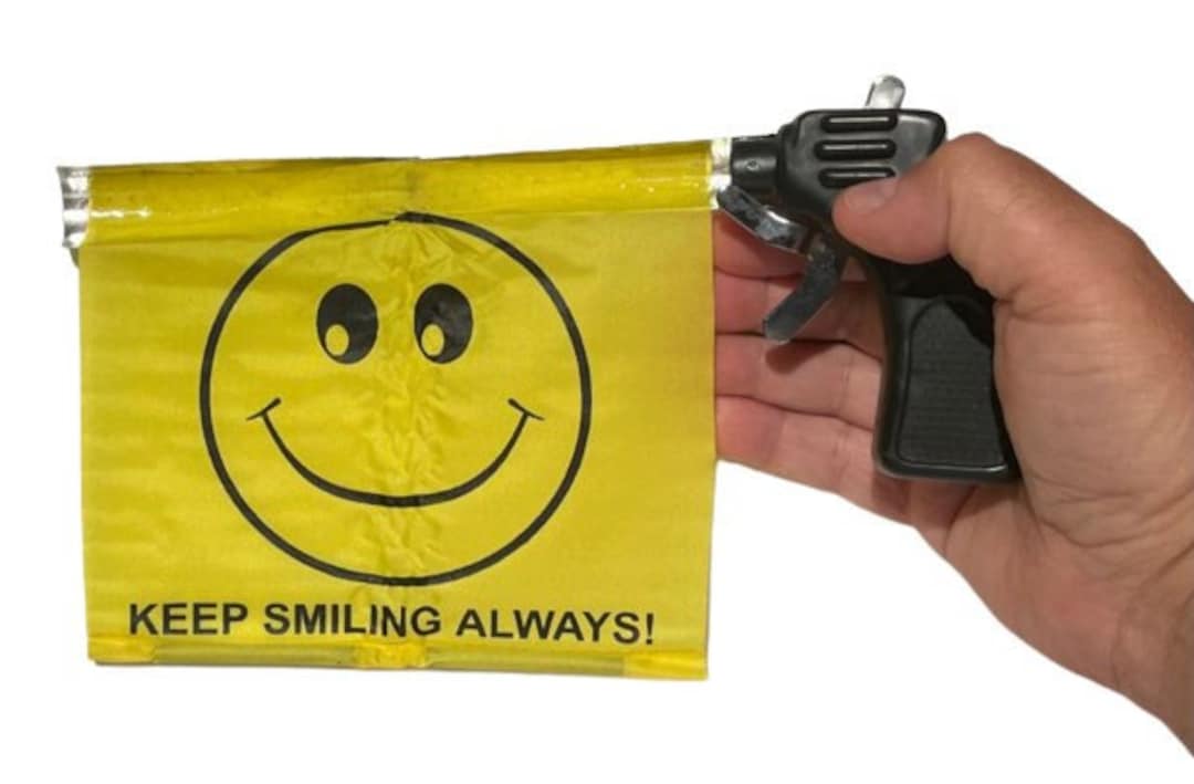 Vintage SMILING FACE GUN Yellow Flag Clown Comedy Gag Toy Joke Prop ...
