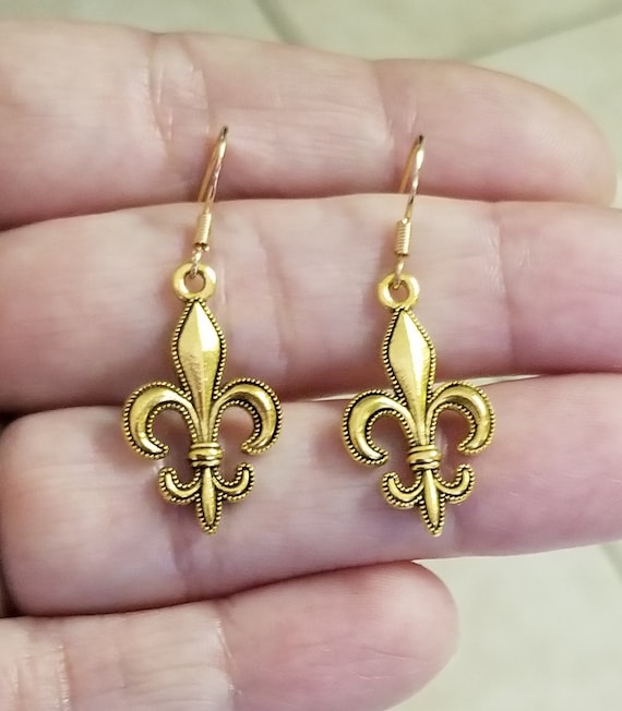 Fleur de lis dangle earrings store