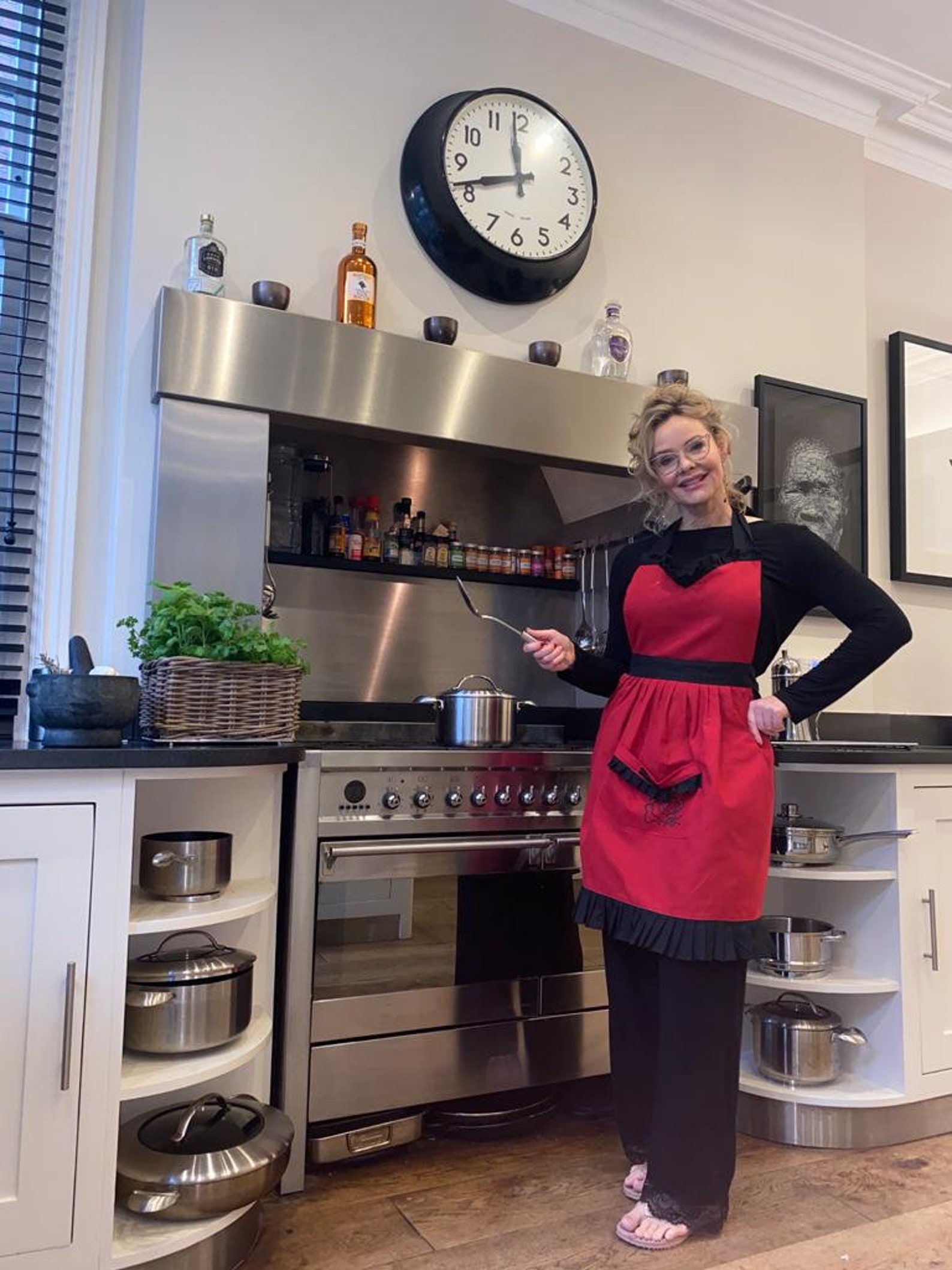 Retro Vintage Apron, Cake Baking Apron, Retro Inspired Apron, Frilly ...