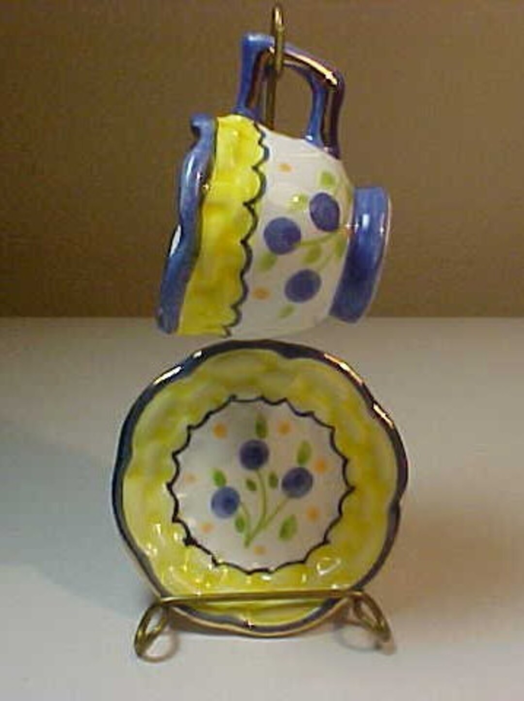 Y# Vintage 2003 Unique Collectable Set of Charming Display WEE CUP ...