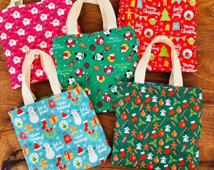 Reversible Christmas Fabric Gift Bags | Set of 5 Party Favors - Etsy