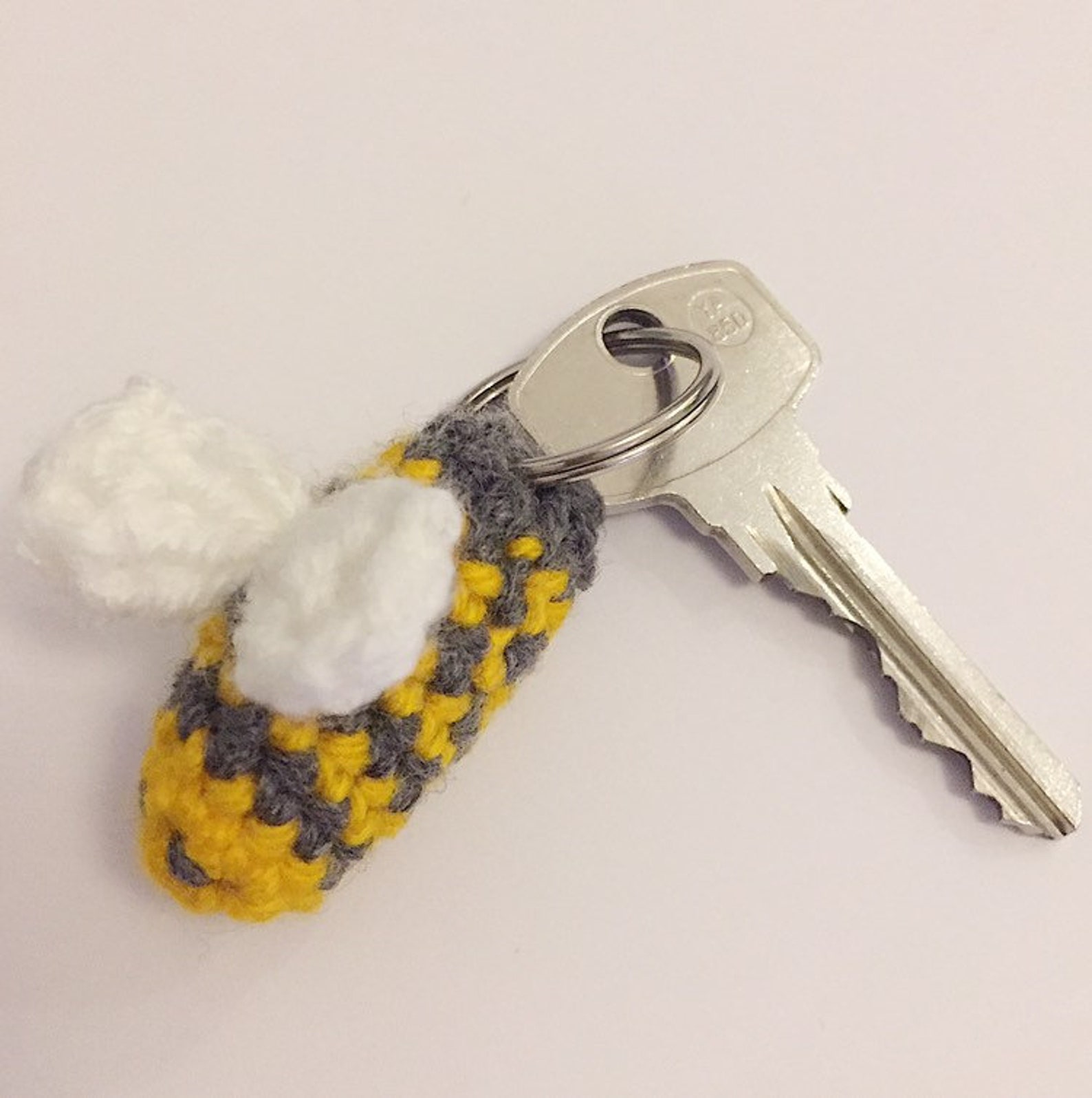 Cute Bee Keyring - Etsy