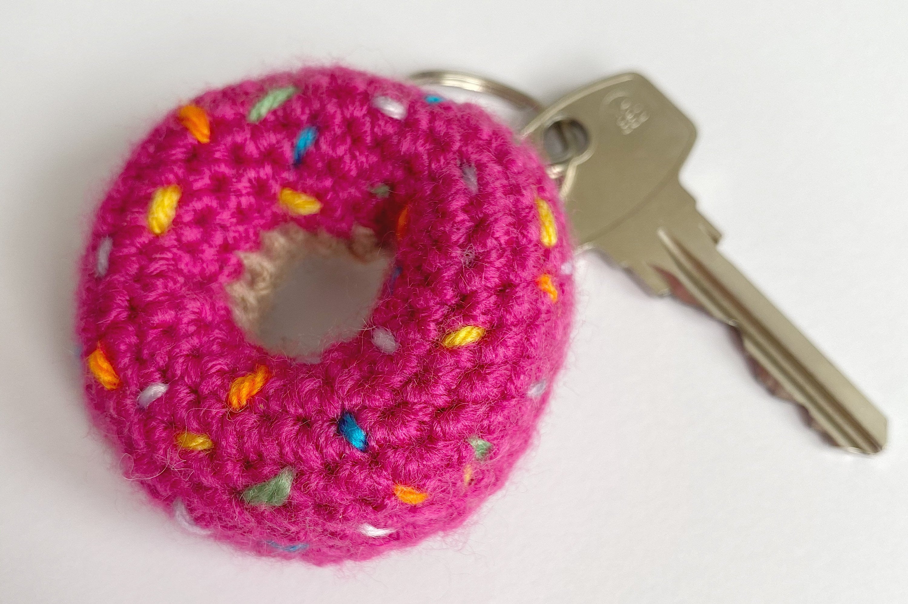 Donut with sprinkles keyring | Etsy