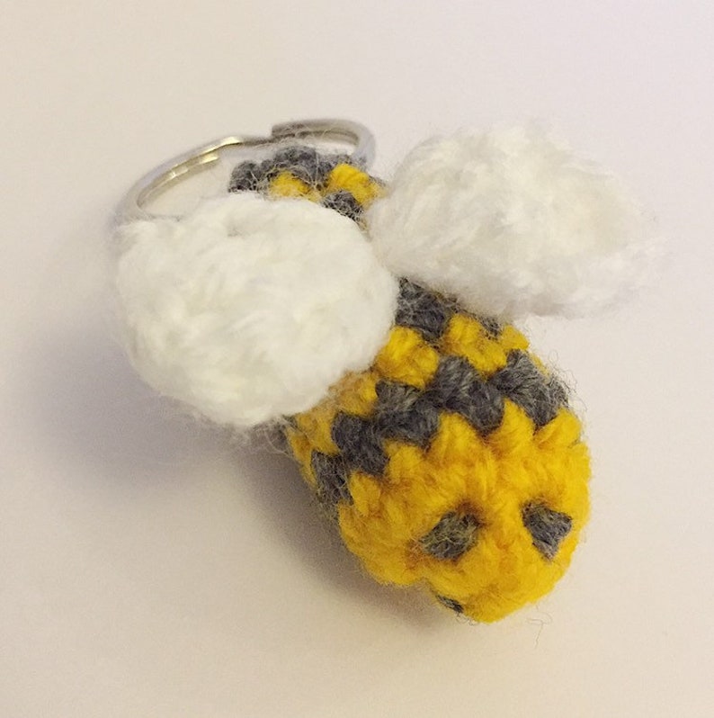 Cute Bee Keyring - Etsy