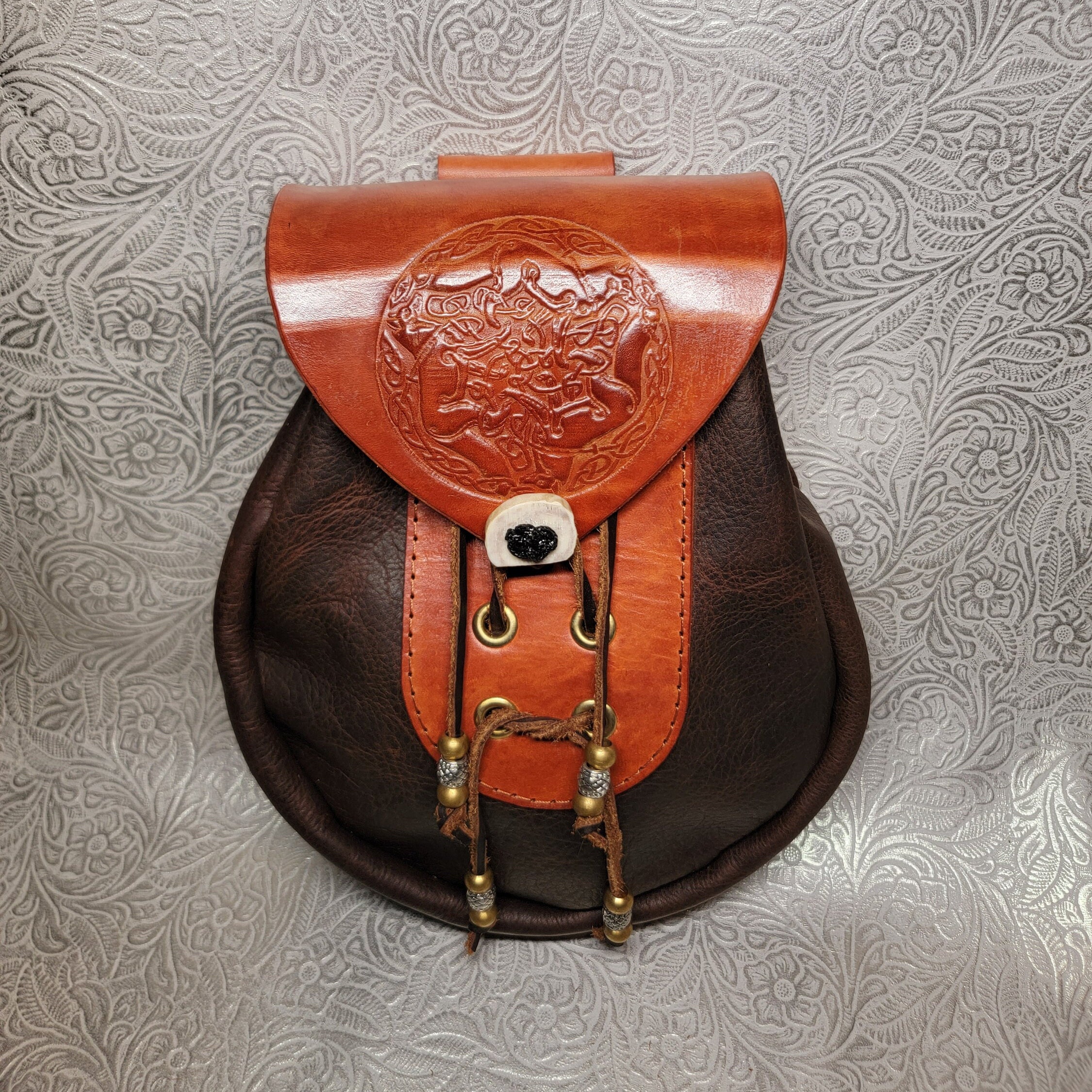 Sporran, Rob Roy, Celtic Foxes Chasing red Brown Lid in Photo - Etsy