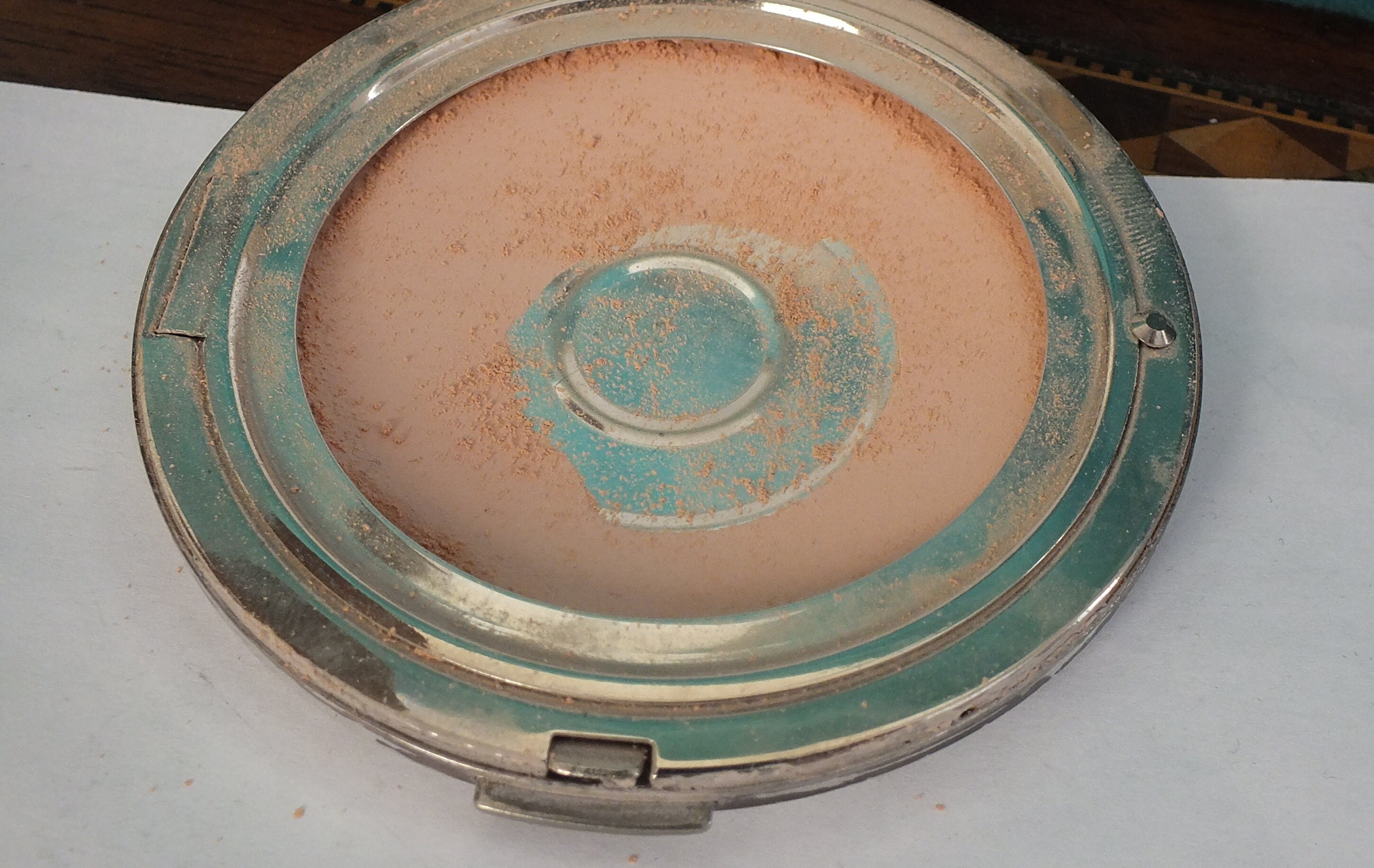 A Vintage Stratton / Revlon Powder Compact With Linear - Etsy UK