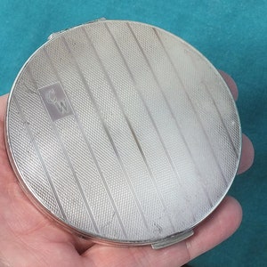 A Vintage Stratton / Revlon Powder Compact With Linear Engraved Lid CW ...