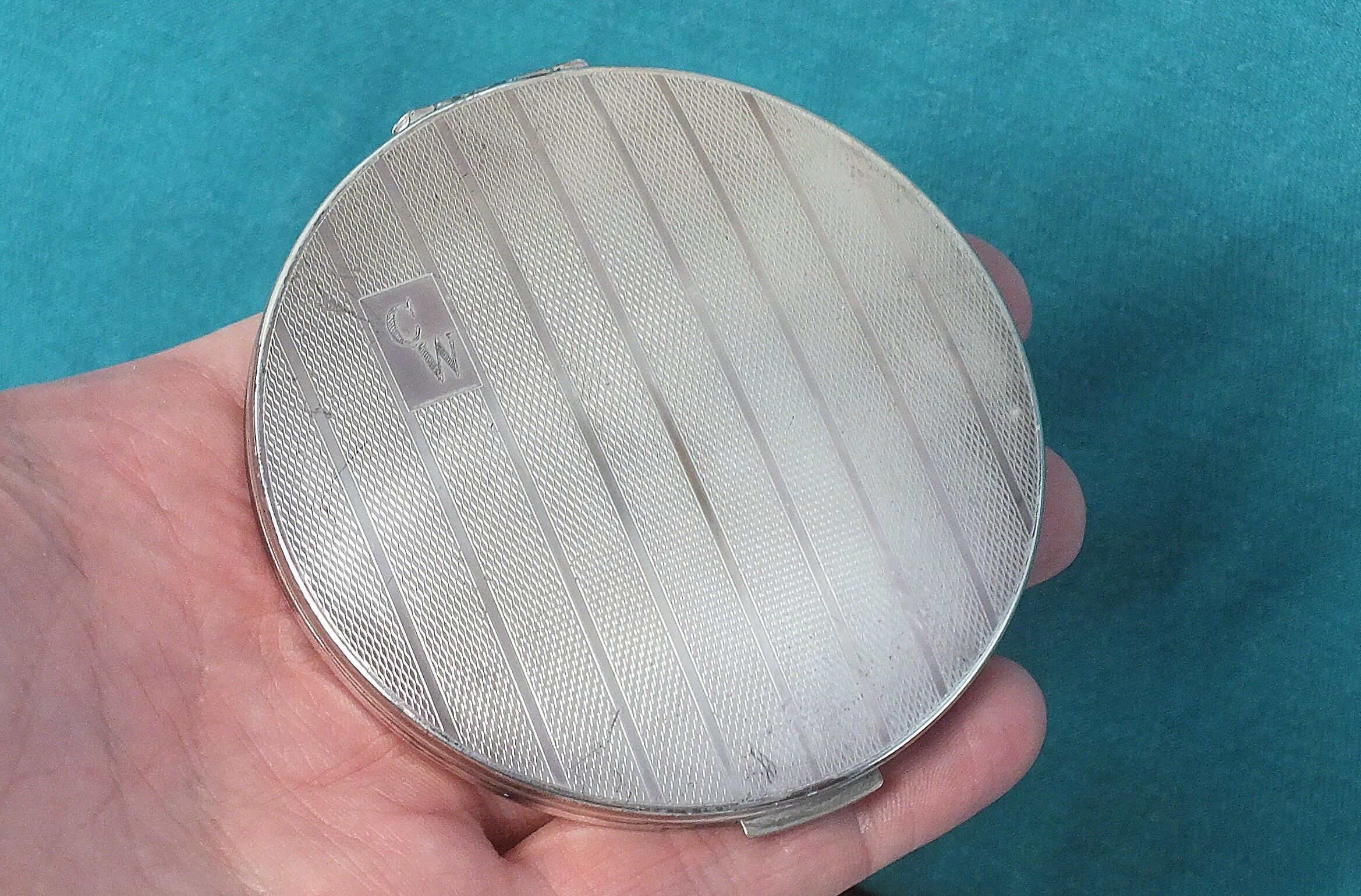 A Vintage Stratton / Revlon Powder Compact With Linear - Etsy UK