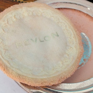 A Vintage Stratton / Revlon Powder Compact With Linear Engraved Lid CW ...