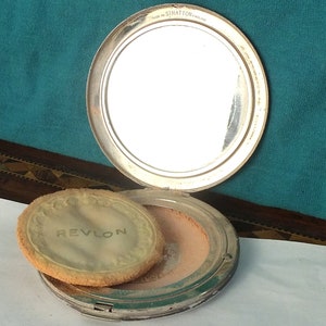 A Vintage Stratton / Revlon Powder Compact With Linear Engraved Lid CW ...