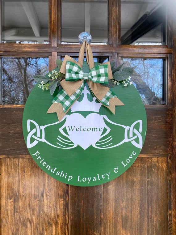 St. Patricks Day Claddagh Irish door hanger wreath front | Etsy