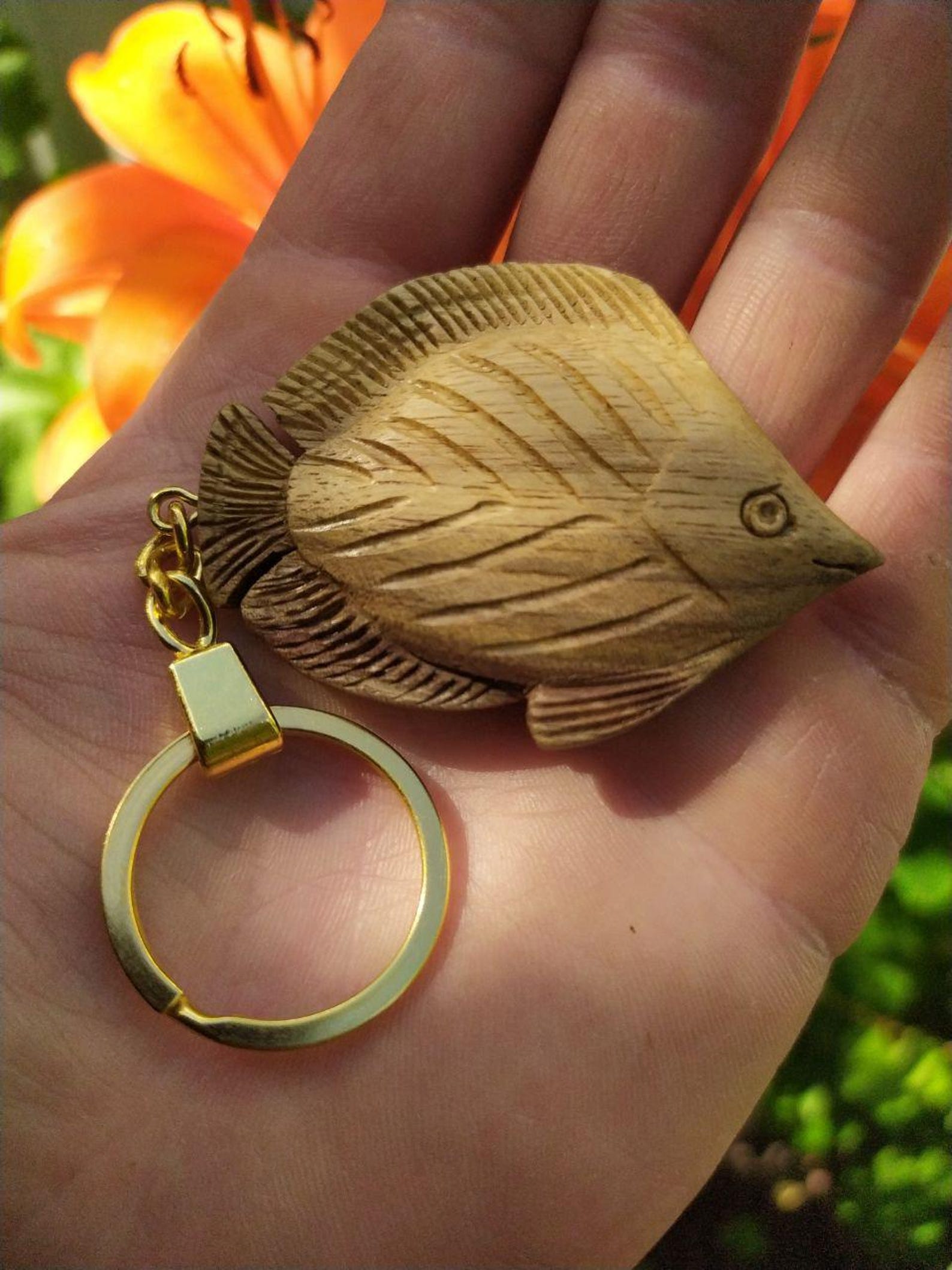 Wooden Handcarved Fish Keychain Hedgehog Figurine Key Chain Wooden ...