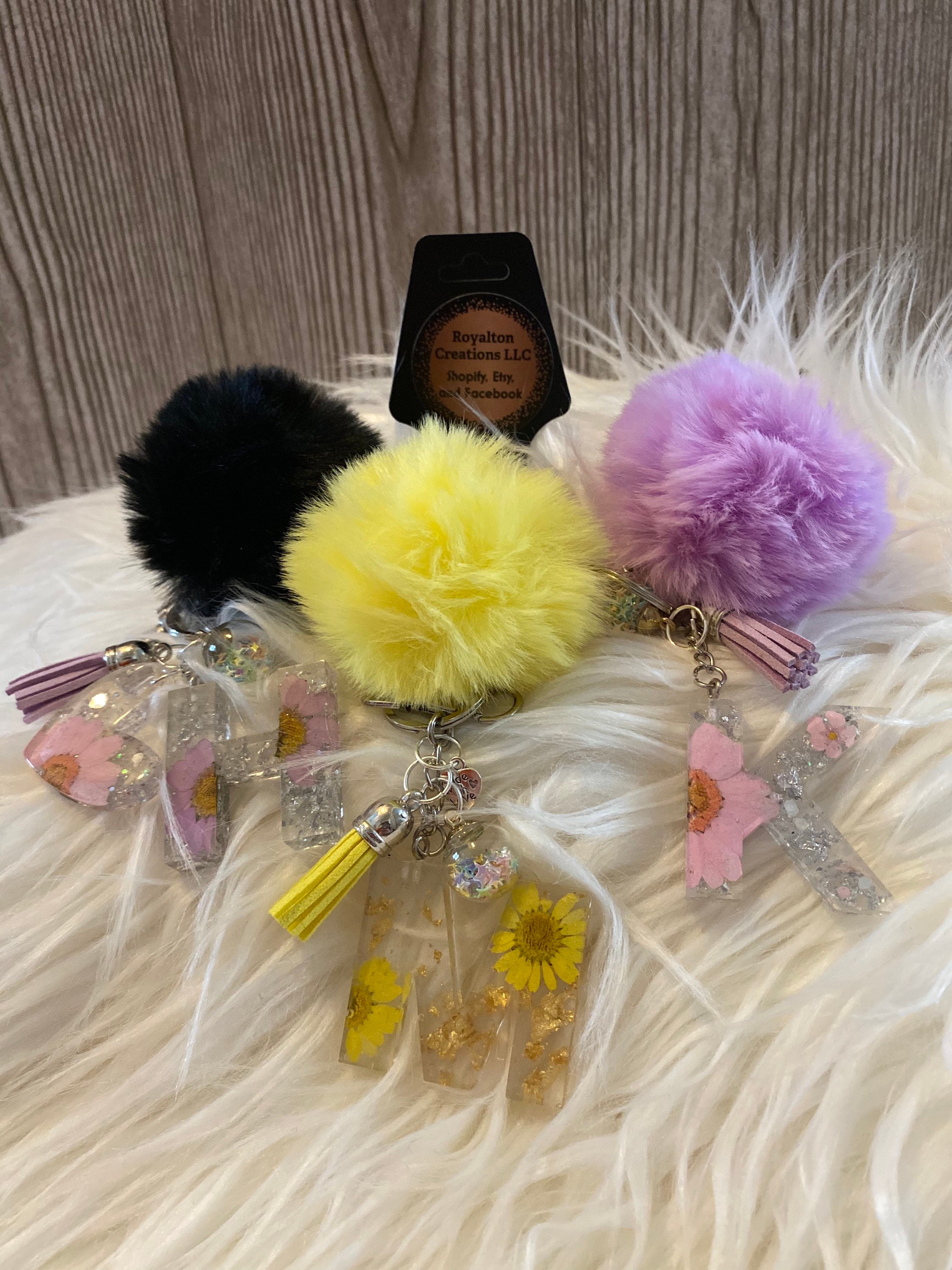 Daisy Glitter Keychain | Etsy