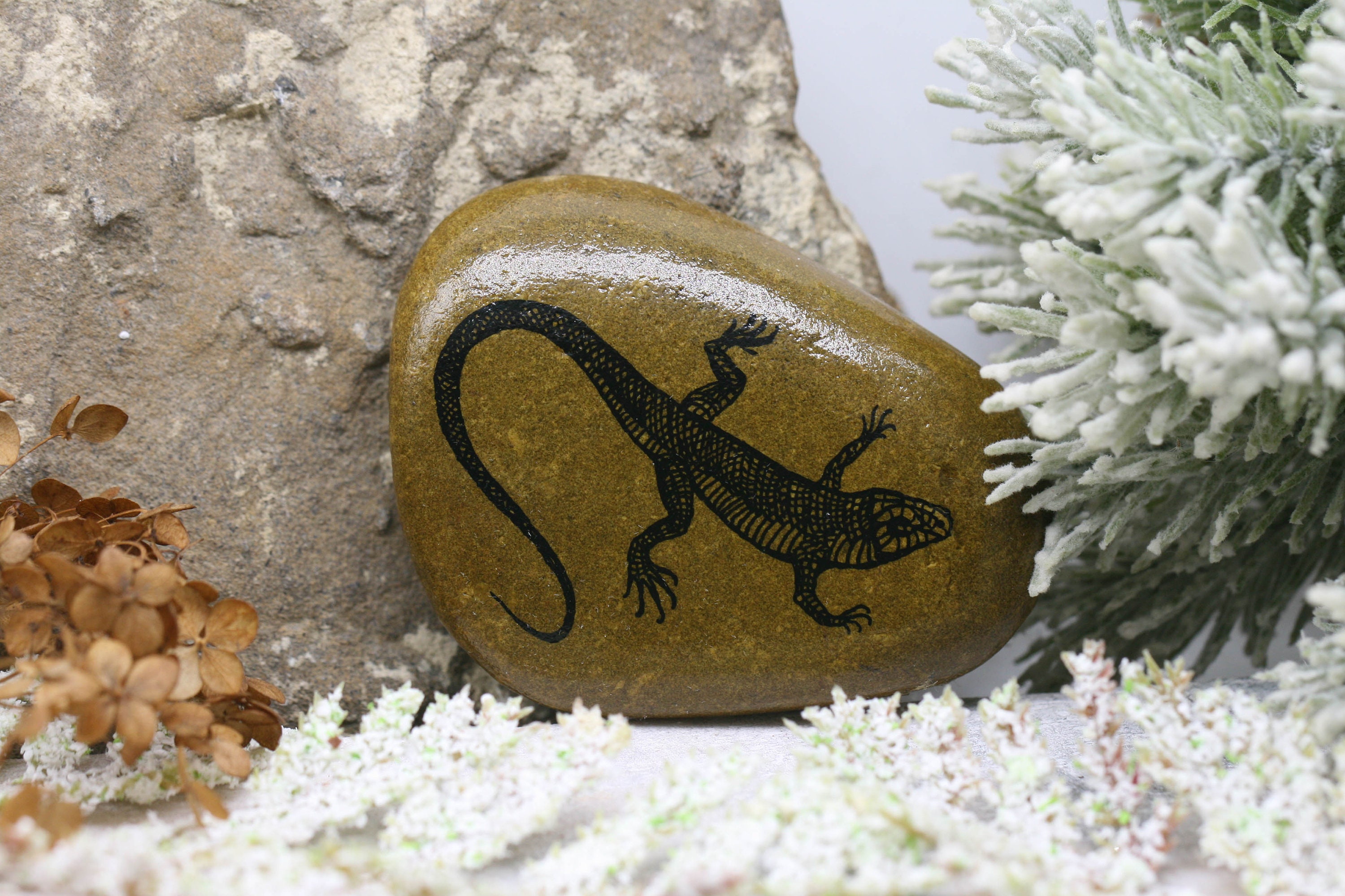 Cute Curious Gecko Lizard Rock Art Paperweight Gift Stone | Etsy