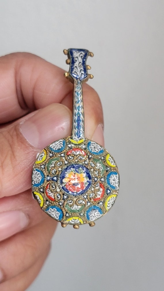 Banjo brooch with treble - Gem