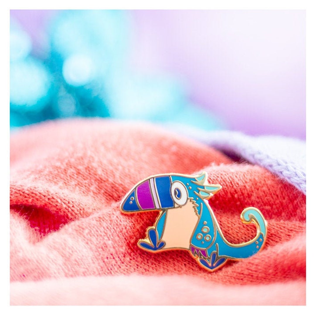 Enamel Pin charlie - Etsy