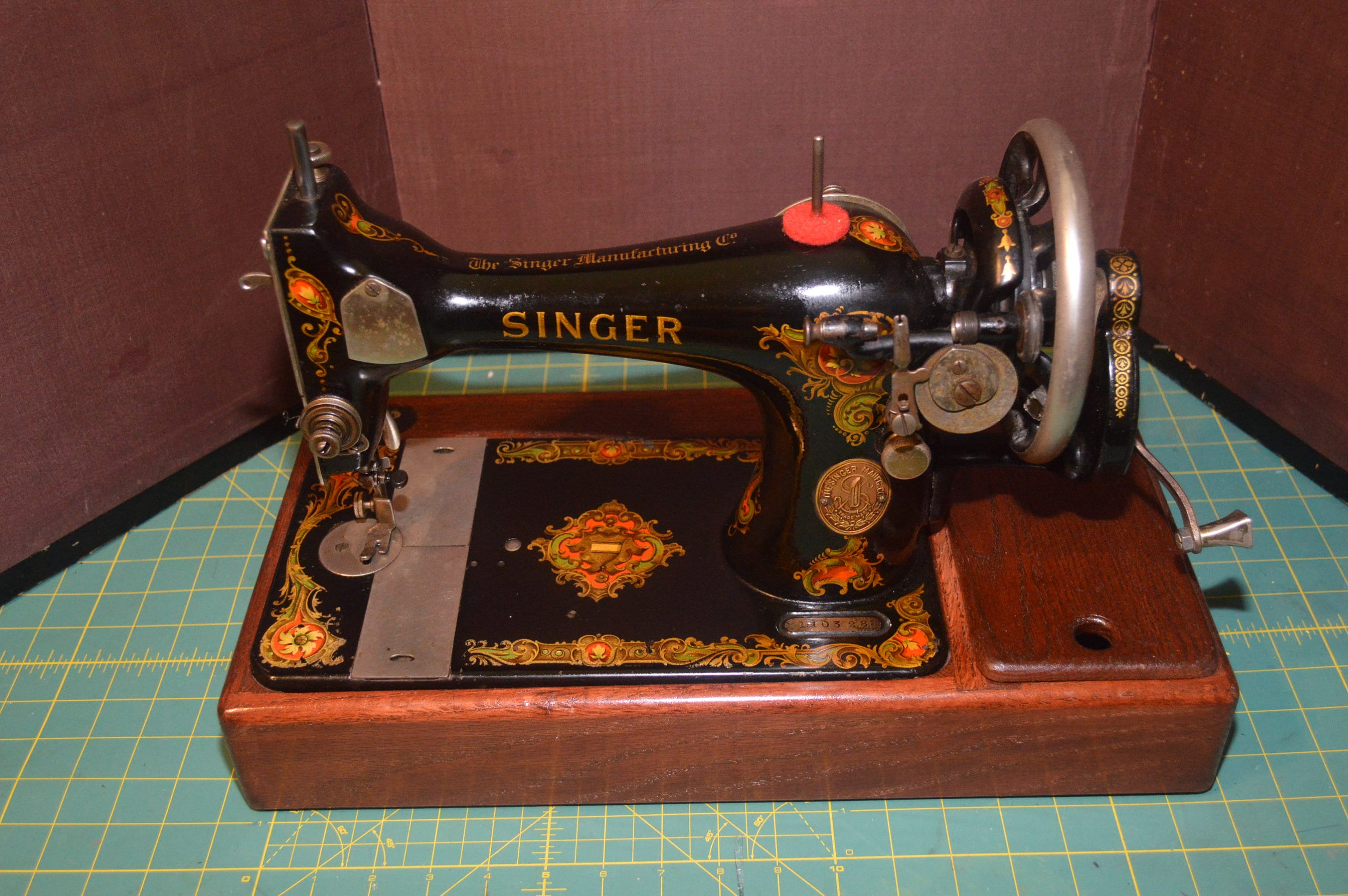 Upholstery Singer Model 28 Craftsman Quality Oak Sewing Machine Base ...