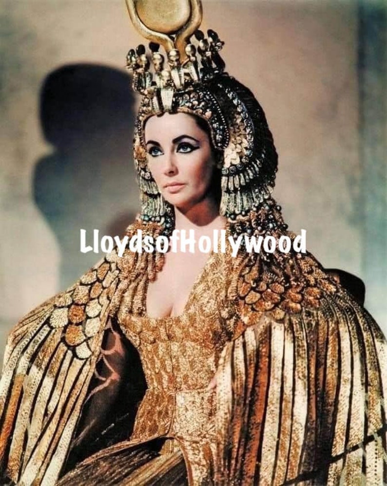 Elizabeth Taylor Wearing the Entrance Into Rome Gold Costume on Set ...