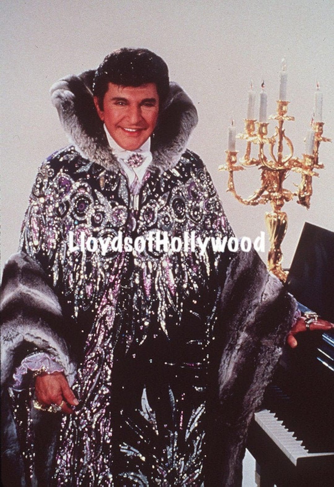 Liberace Las Vegas Palm Springs Glamour Legend Sparkle Cape Huge Collar ...