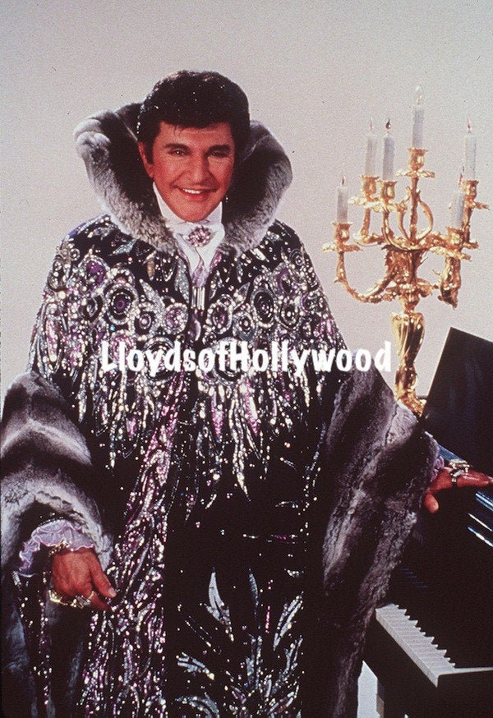 Liberace Las Vegas Palm Springs Glamour Legend Sparkle Cape Huge Collar ...